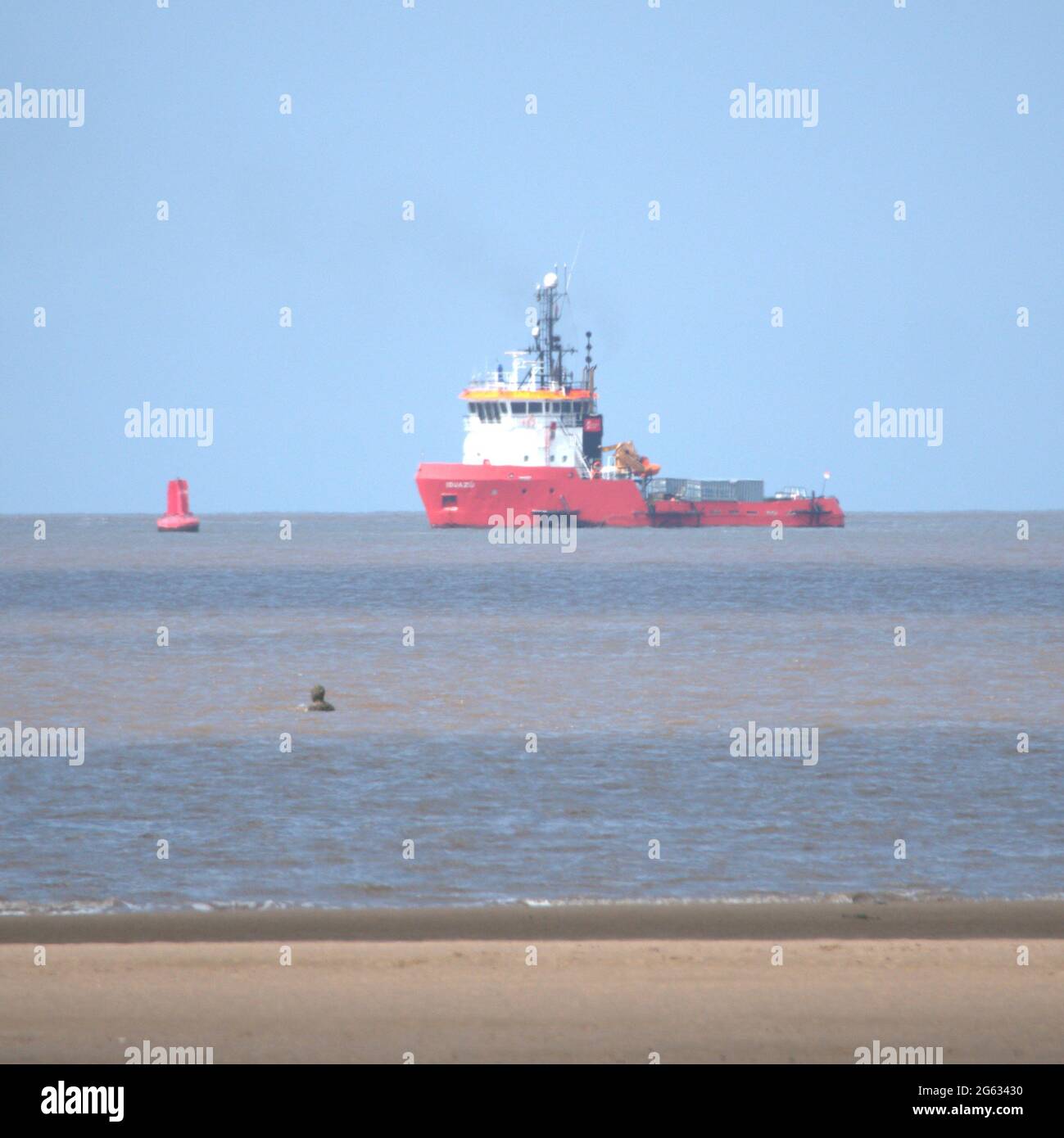 Red tug boat heading towards Liverpool docks Stock Photo - Alamy