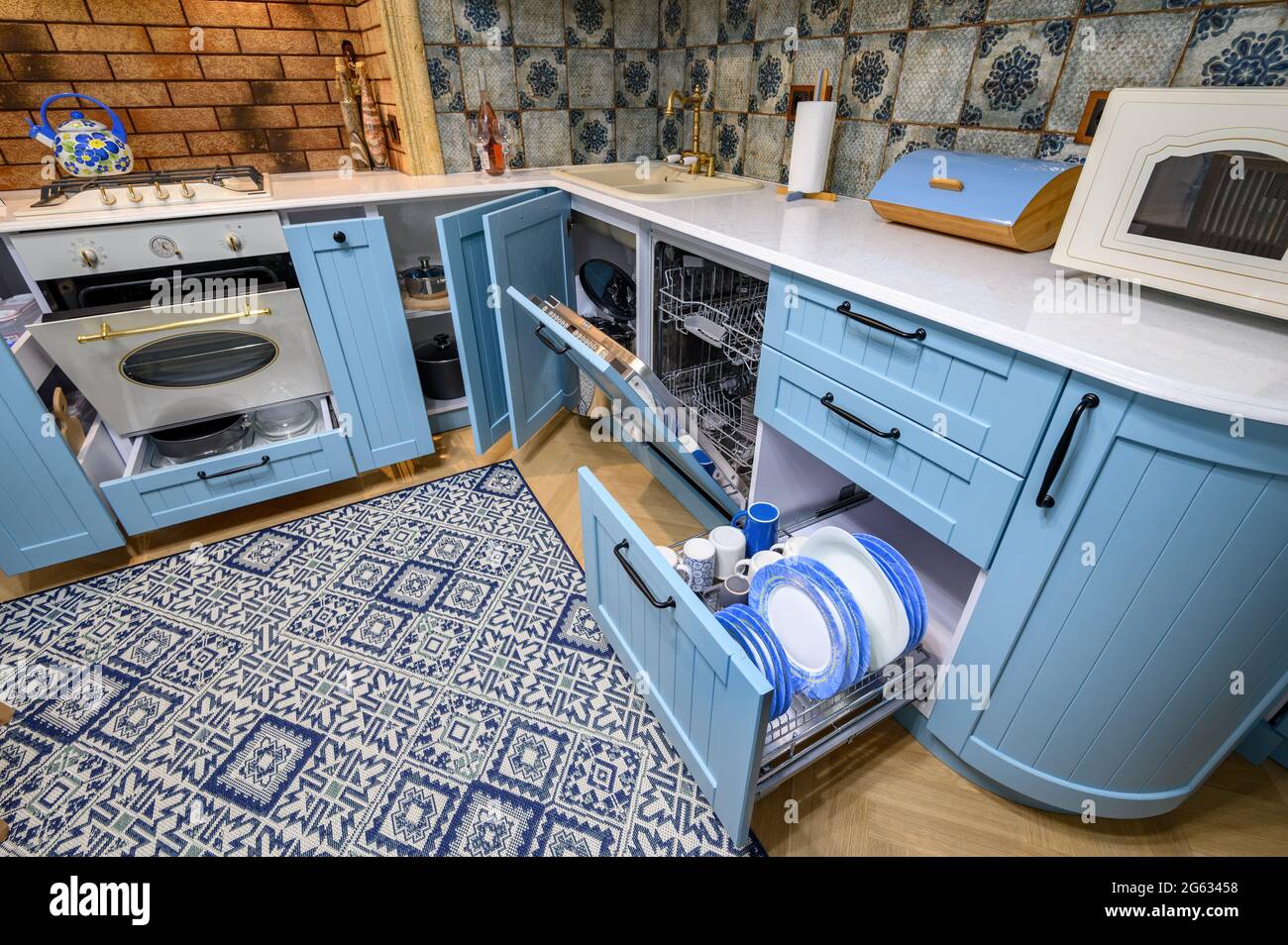 Modern classic luxurious kitchen and dining room, drawers and doors ...