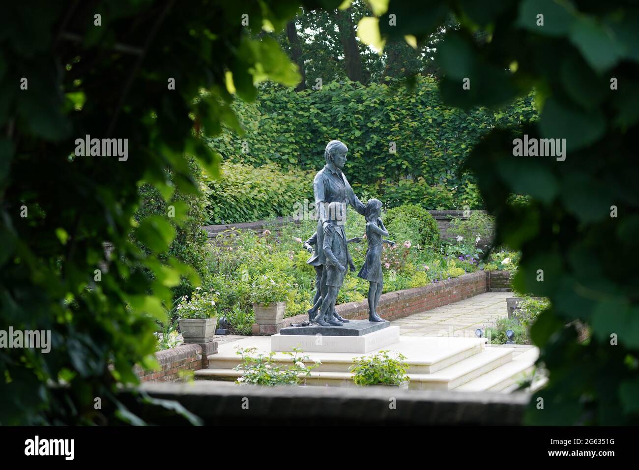 The statue of Diana, Princess of Wales, ahead of the first members of ...