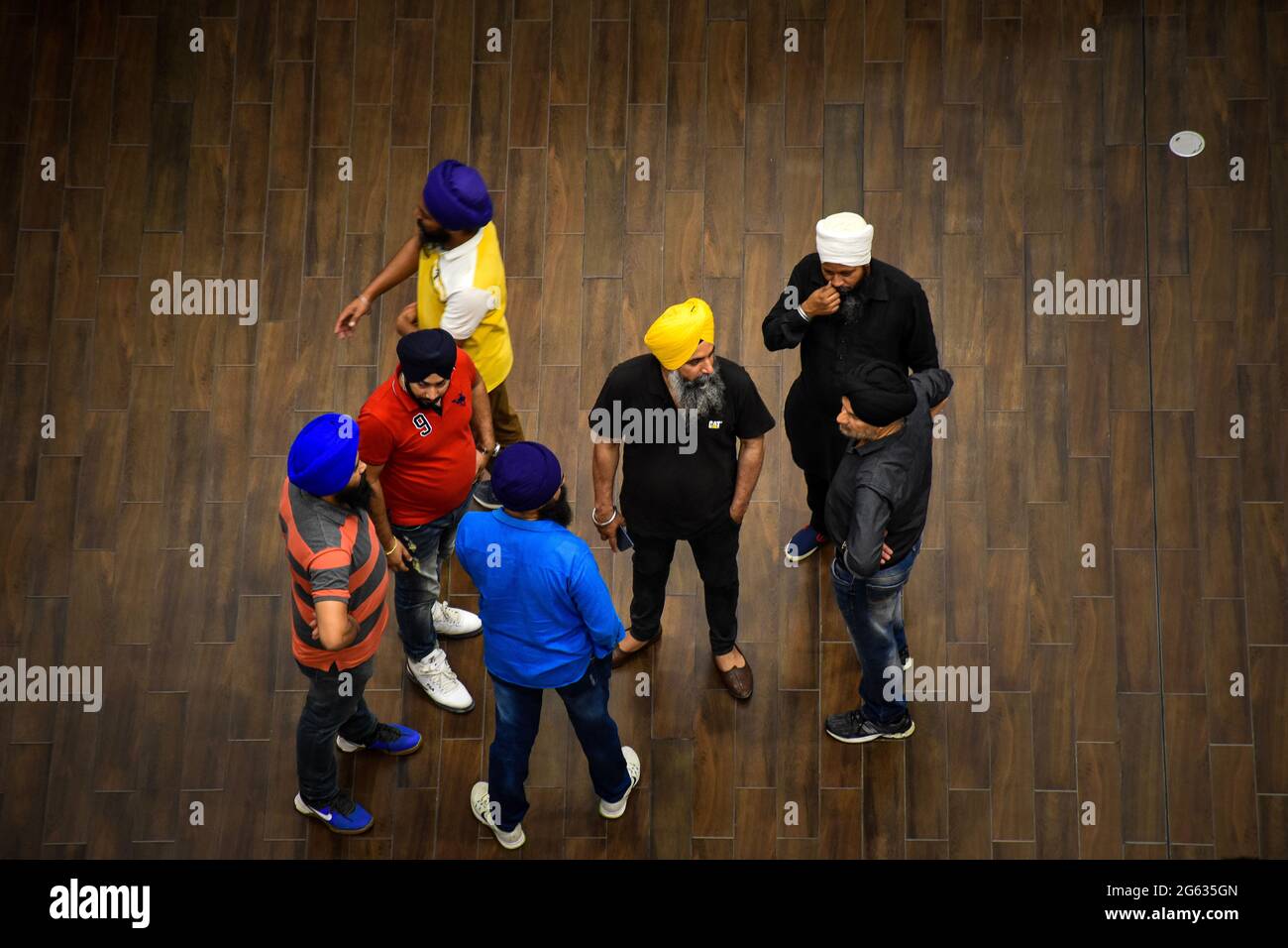 Mall of the emirates crowd hi-res stock photography and images - Alamy