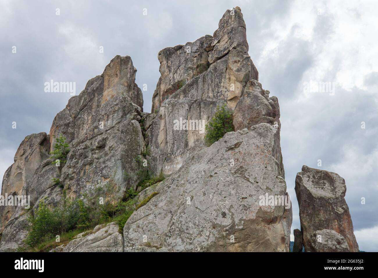 Thunder against black background hi-res stock photography and images ...
