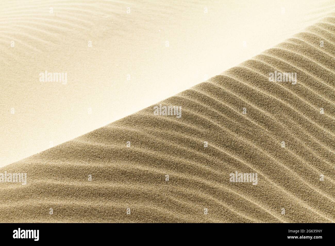 Wave ripples beach hi-res stock photography and images - Alamy