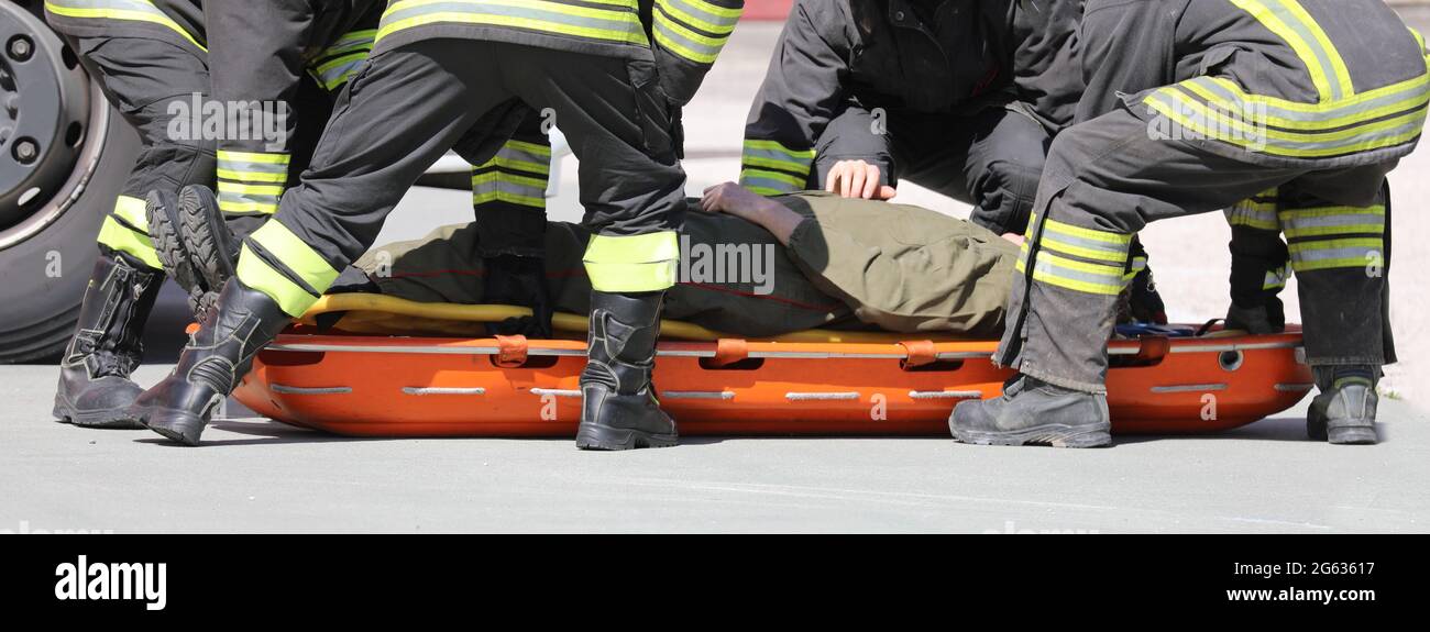 Team of firefighters during the rescue and the special stretcher Stock ...