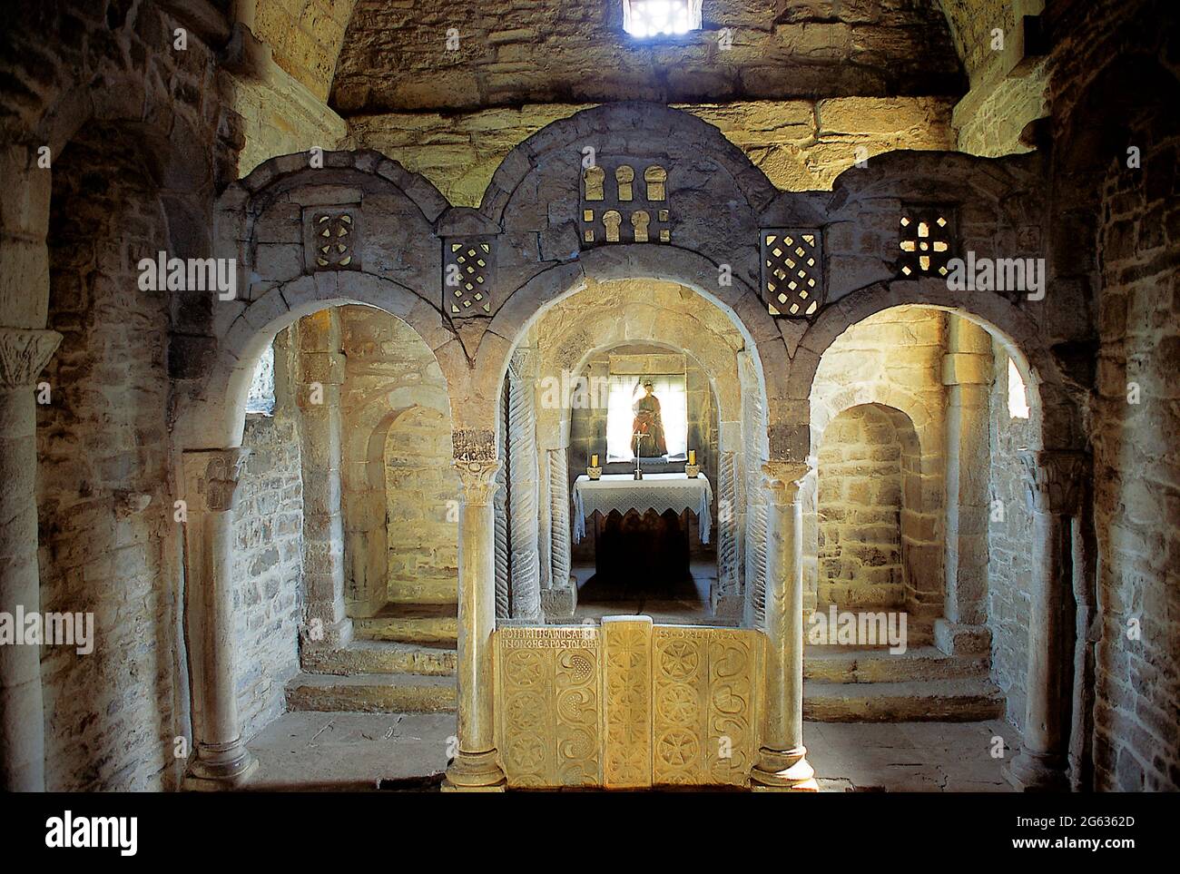 Single apse temple hi-res stock photography and images - Alamy