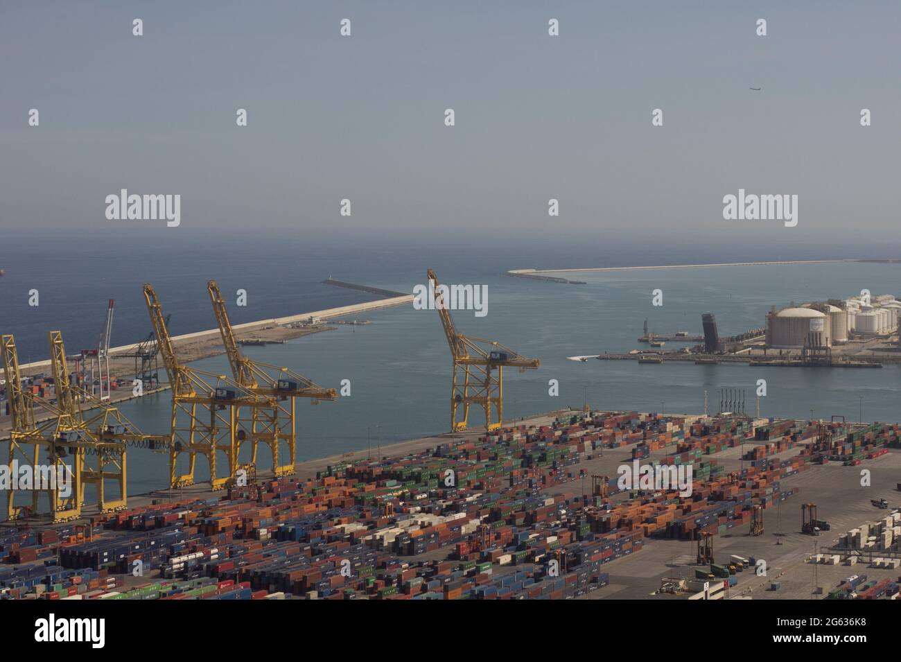 Barcelona sea port Stock Photo - Alamy