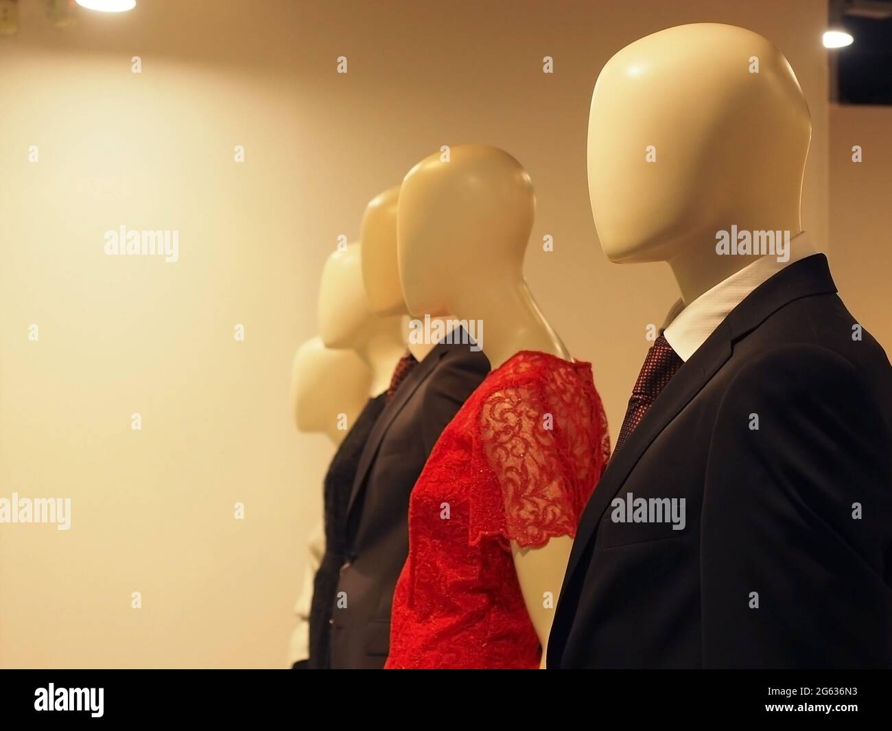 Male mannequins in suits store hi-res stock photography and images - Alamy