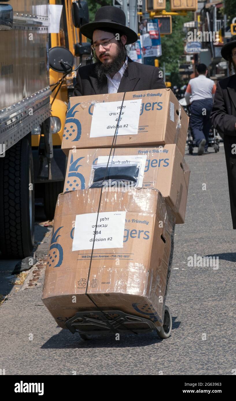 Ultra orthodox jewish young men hi-res stock photography and images - Alamy