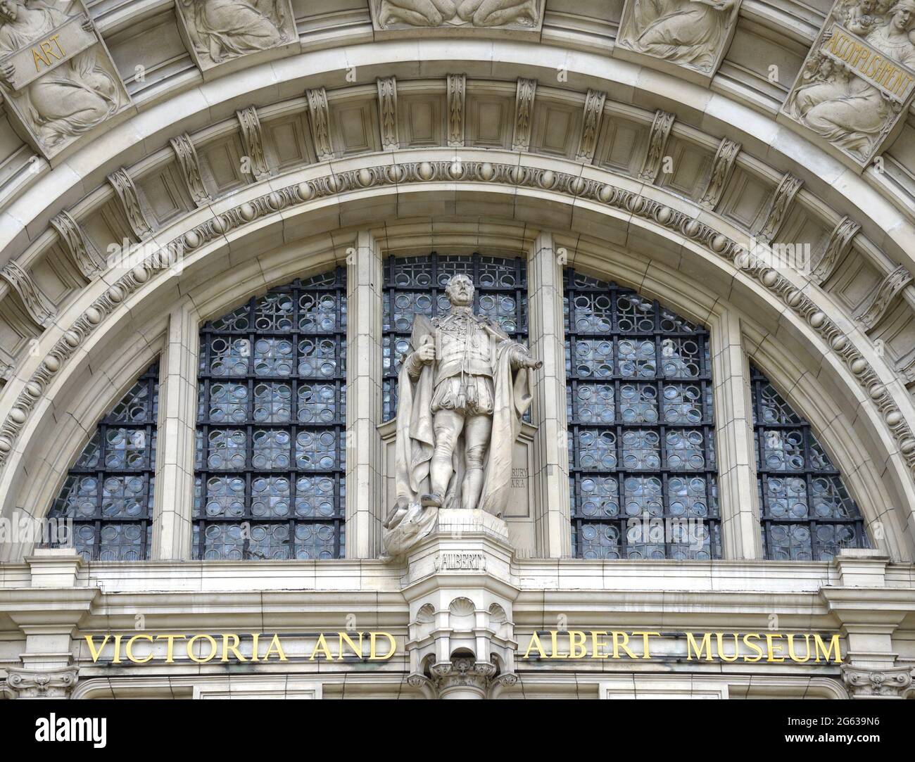 London, England, UK. Statue of Prince Albert (by Alfred Drury) above ...
