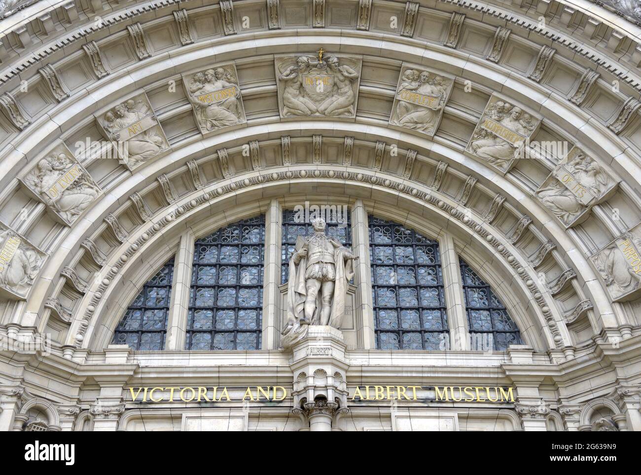 London, England, UK. Statue of Prince Albert (by Alfred Drury) above ...