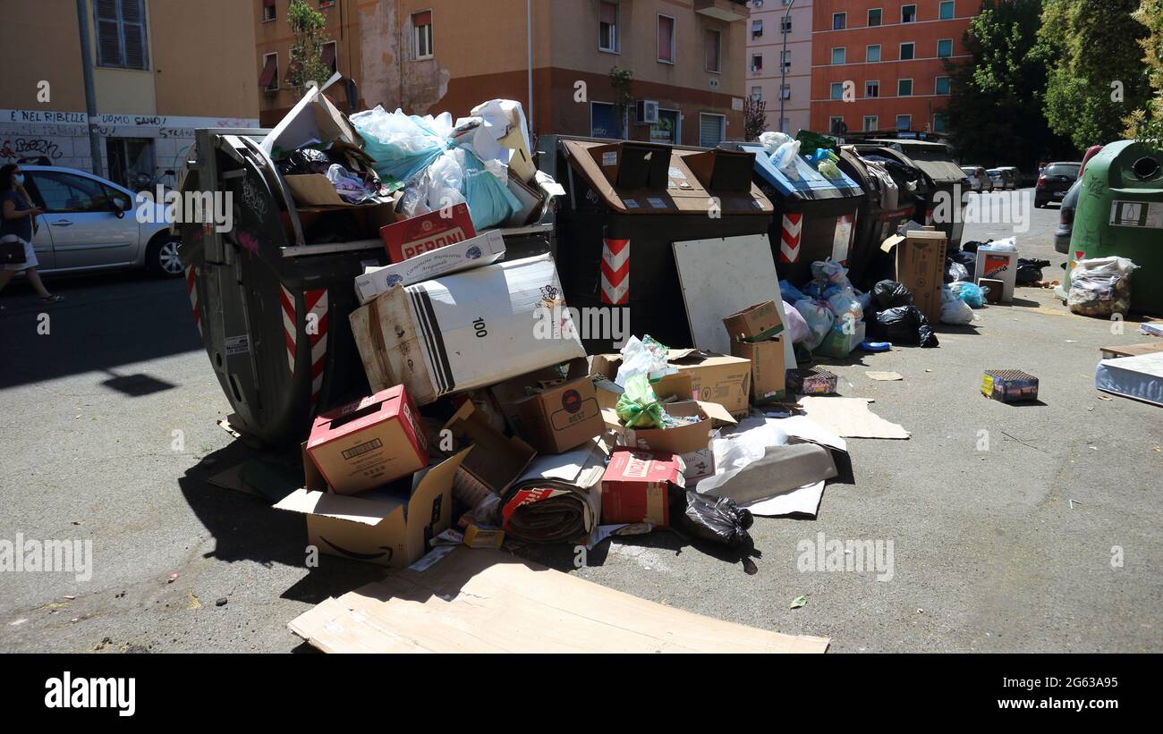 Waste emergency in the capital, the bins full of garbage between piazza ...