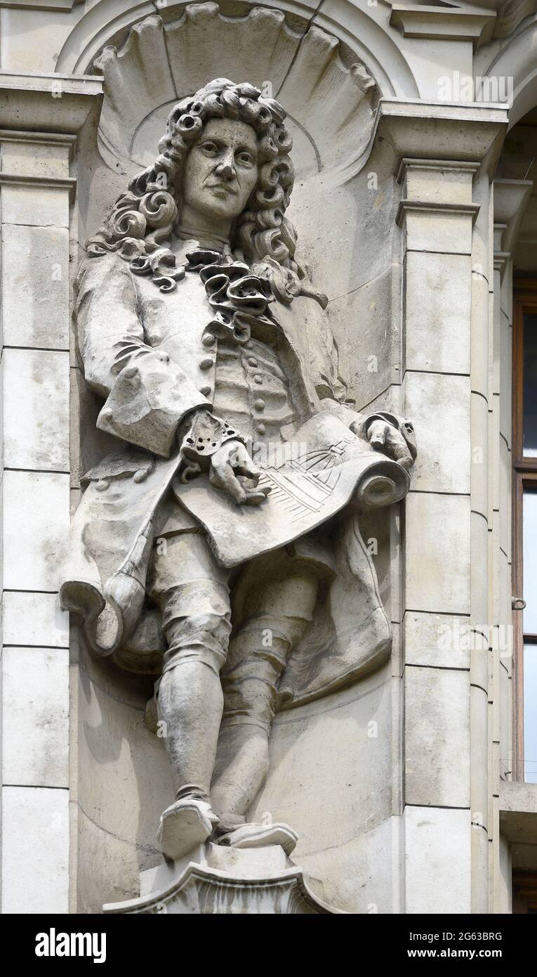 London, England, UK. Statue of Christopher Wren (architect) by Oliver ...