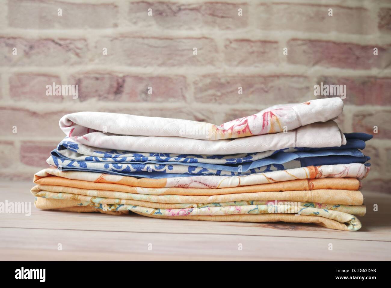 Stack of table cloths hi-res stock photography and images - Alamy