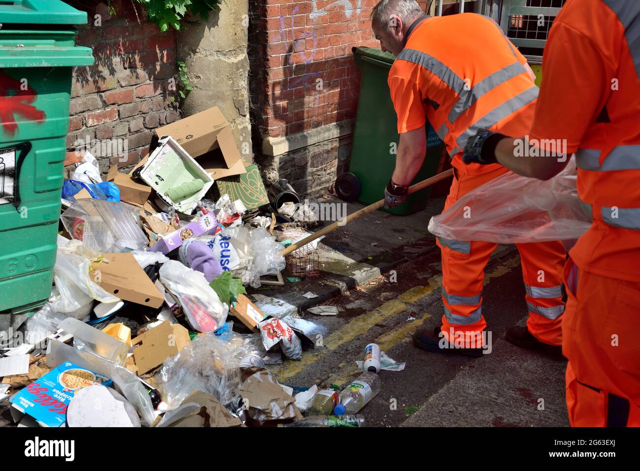 Cleaning up street waste hi-res stock photography and images - Alamy