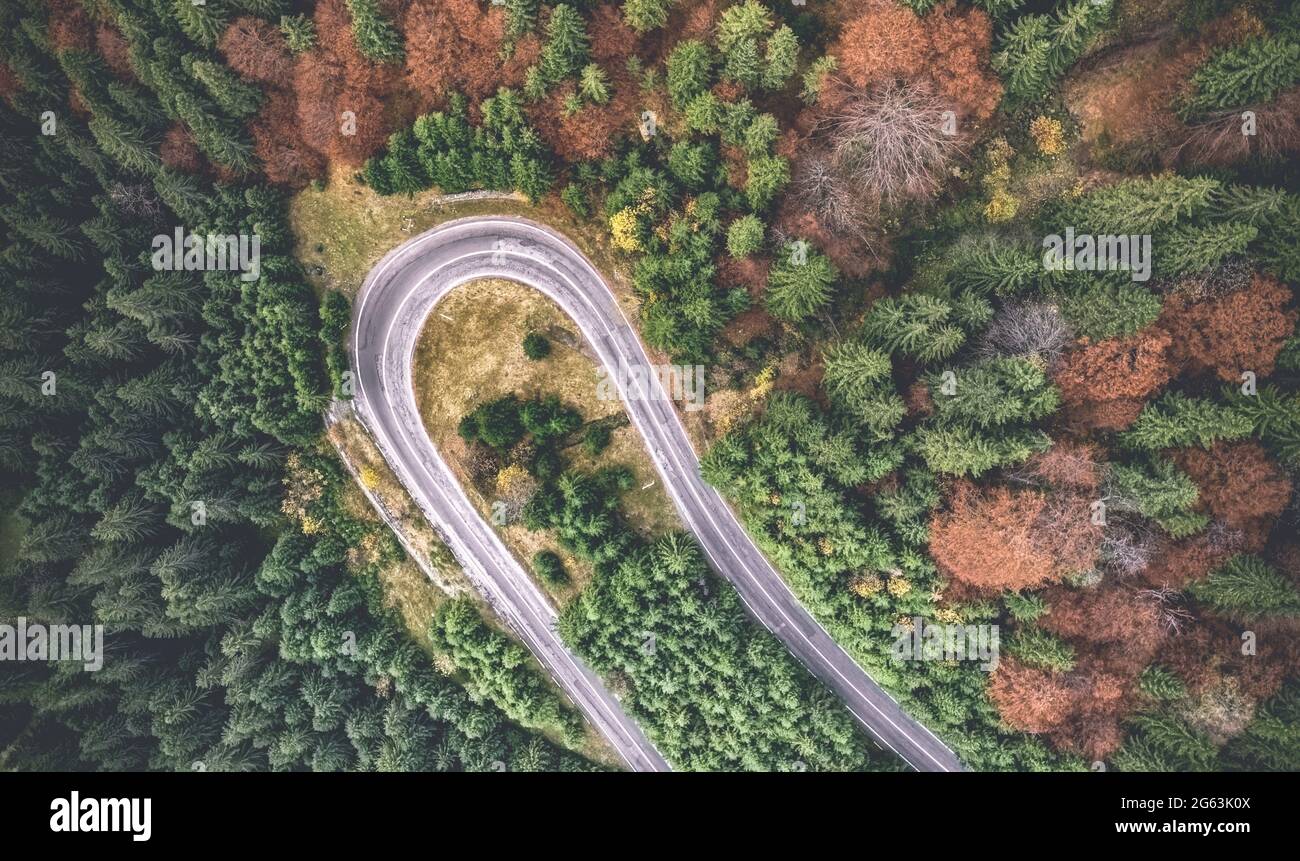 Curly road hi-res stock photography and images - Alamy