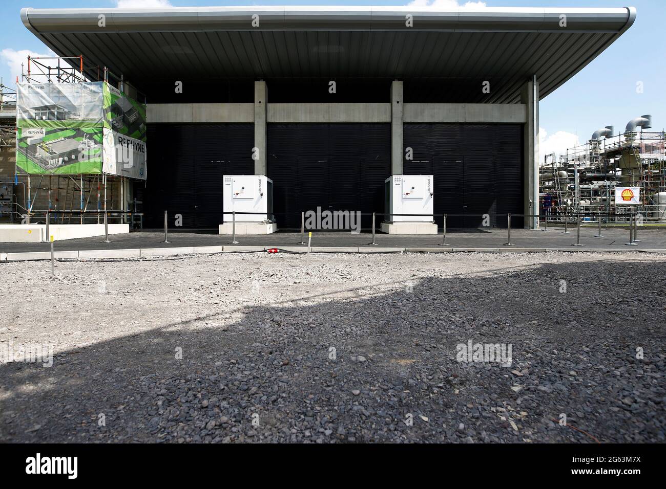 Shell refinery 2021 hi-res stock photography and images - Alamy