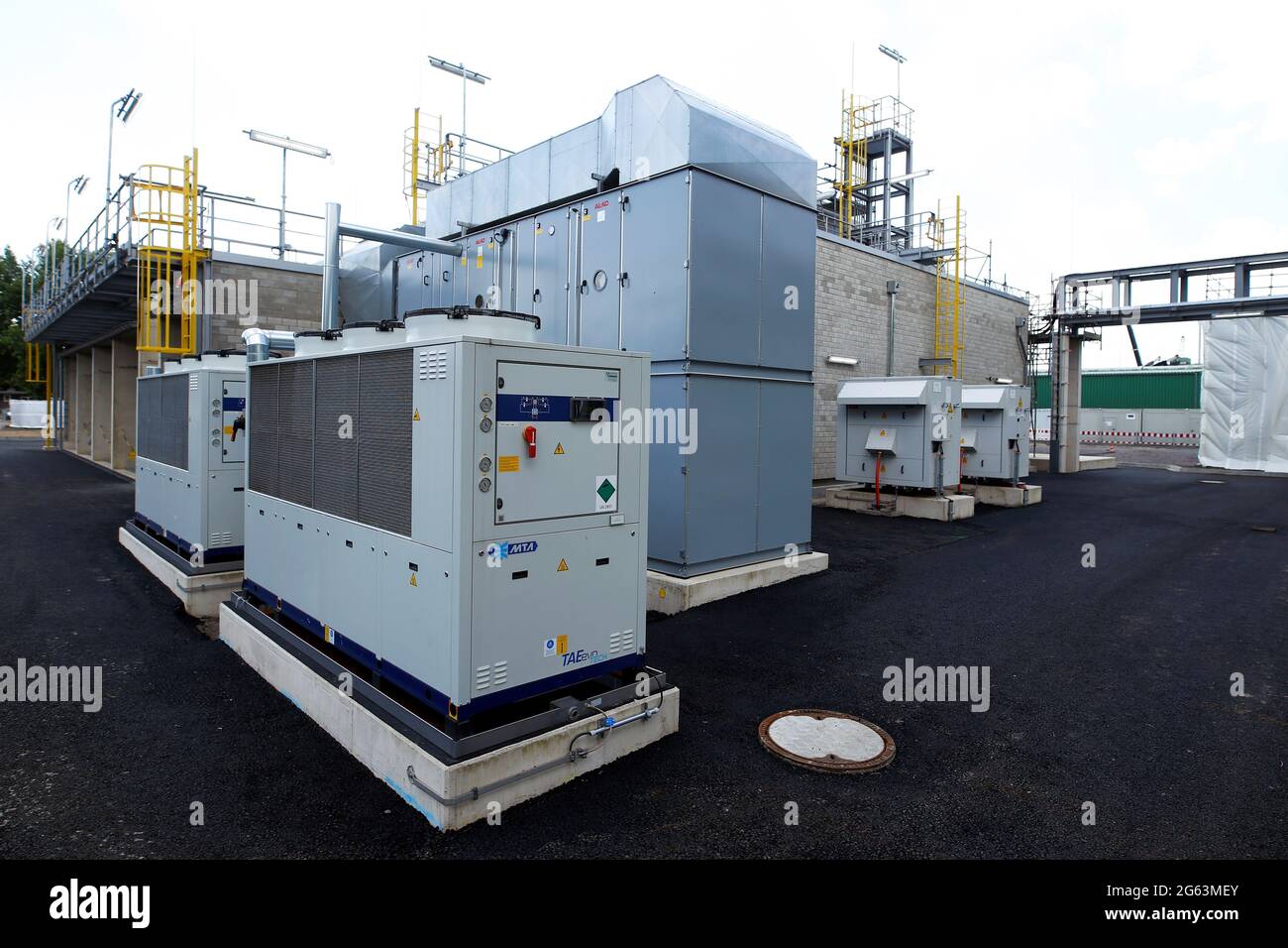 Shell refinery 2021 hi-res stock photography and images - Alamy