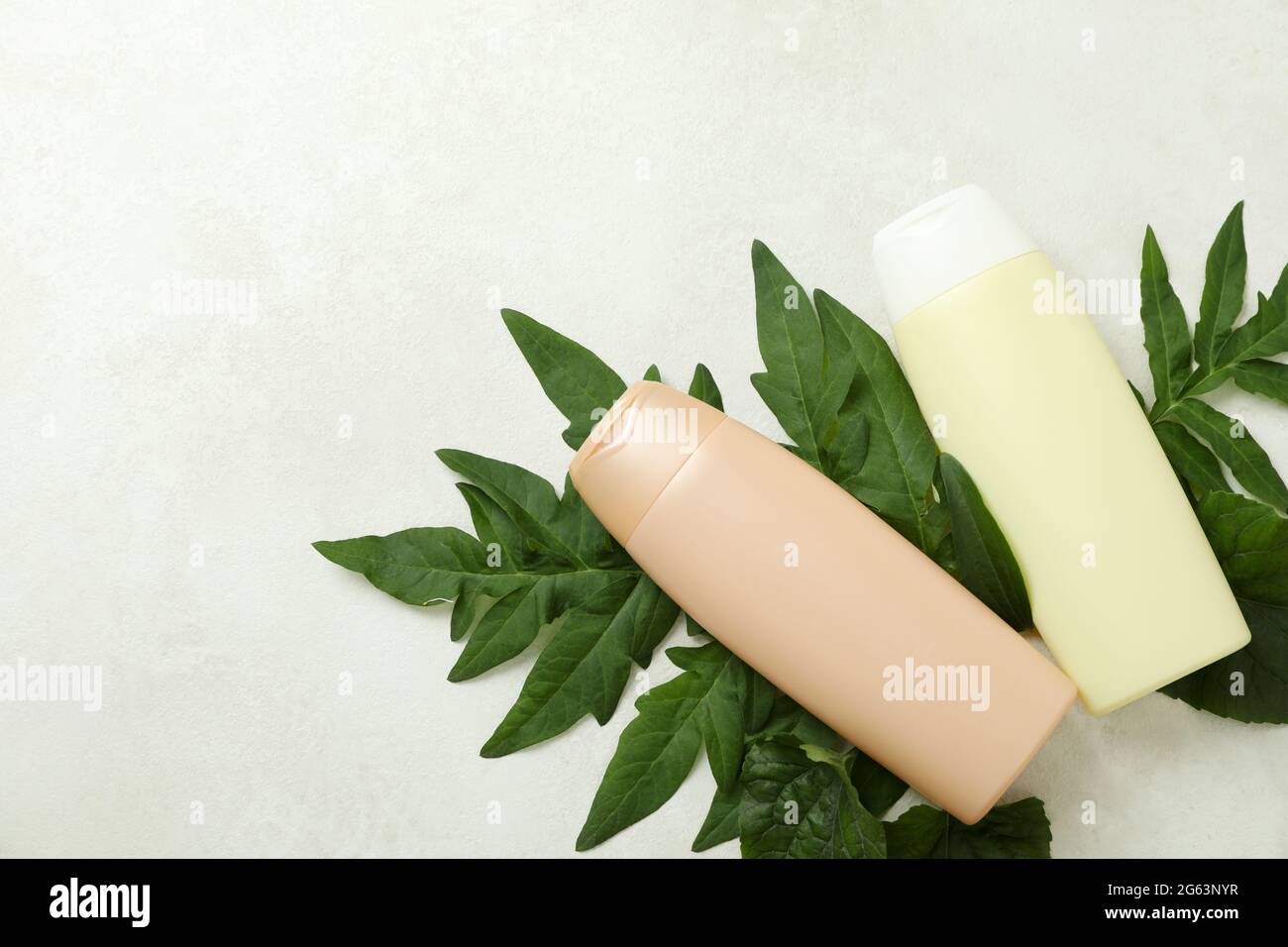 Shampoo conditioner body wash bottles hi-res stock photography and ...