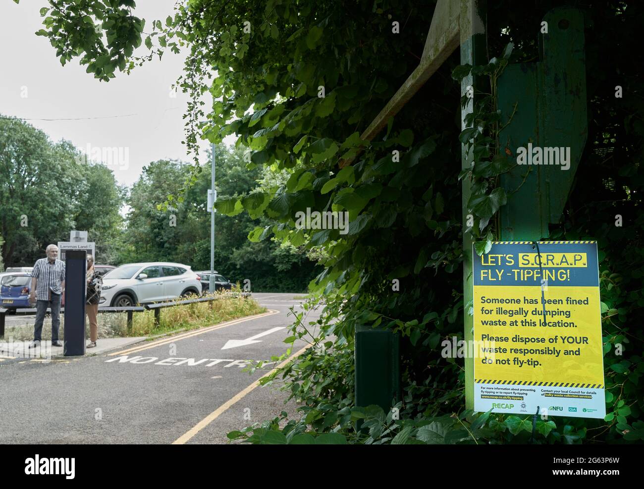 Fly tipping notice hi-res stock photography and images - Alamy