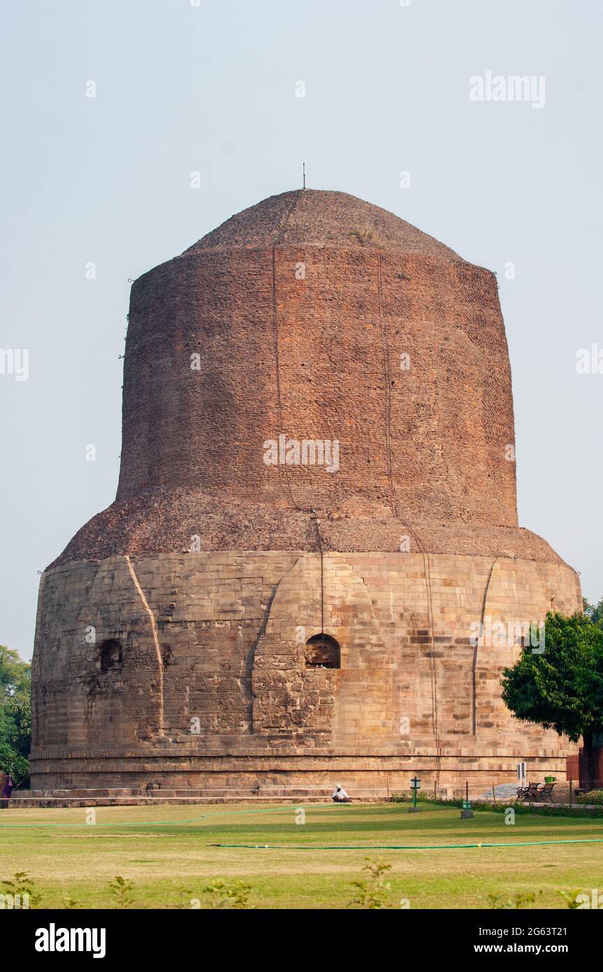 Dhamekh stupa sarnath varanasi hi-res stock photography and images - Alamy