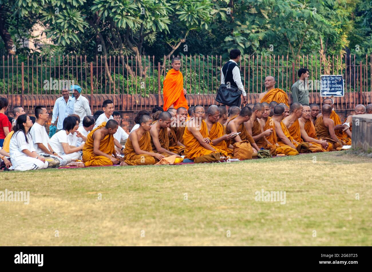 Pilgrims, devotees and Buddhist monks gathering at Sarnath, Varanasi ...