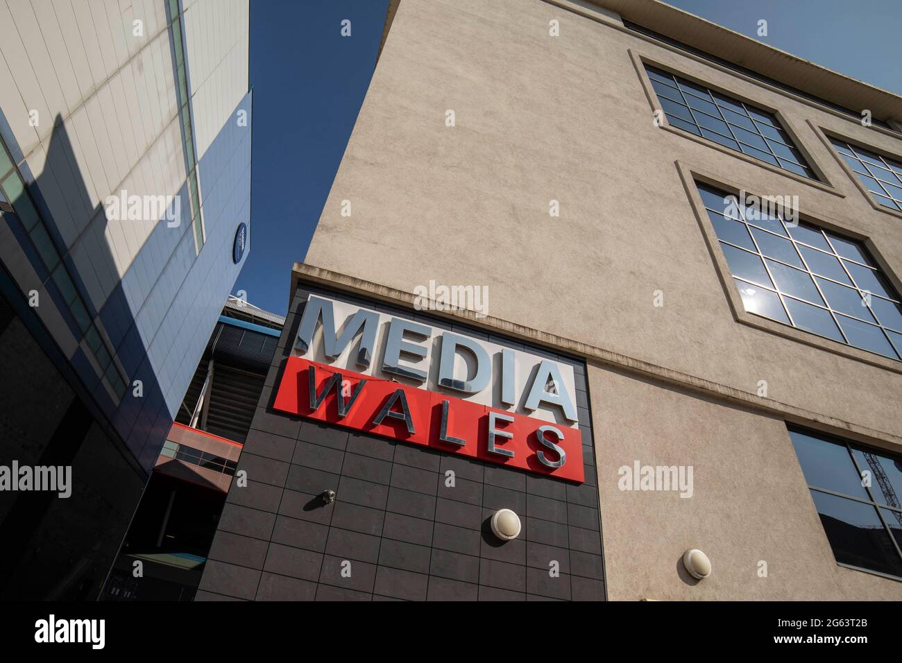 Building headquarters mail group hi-res stock photography and images ...