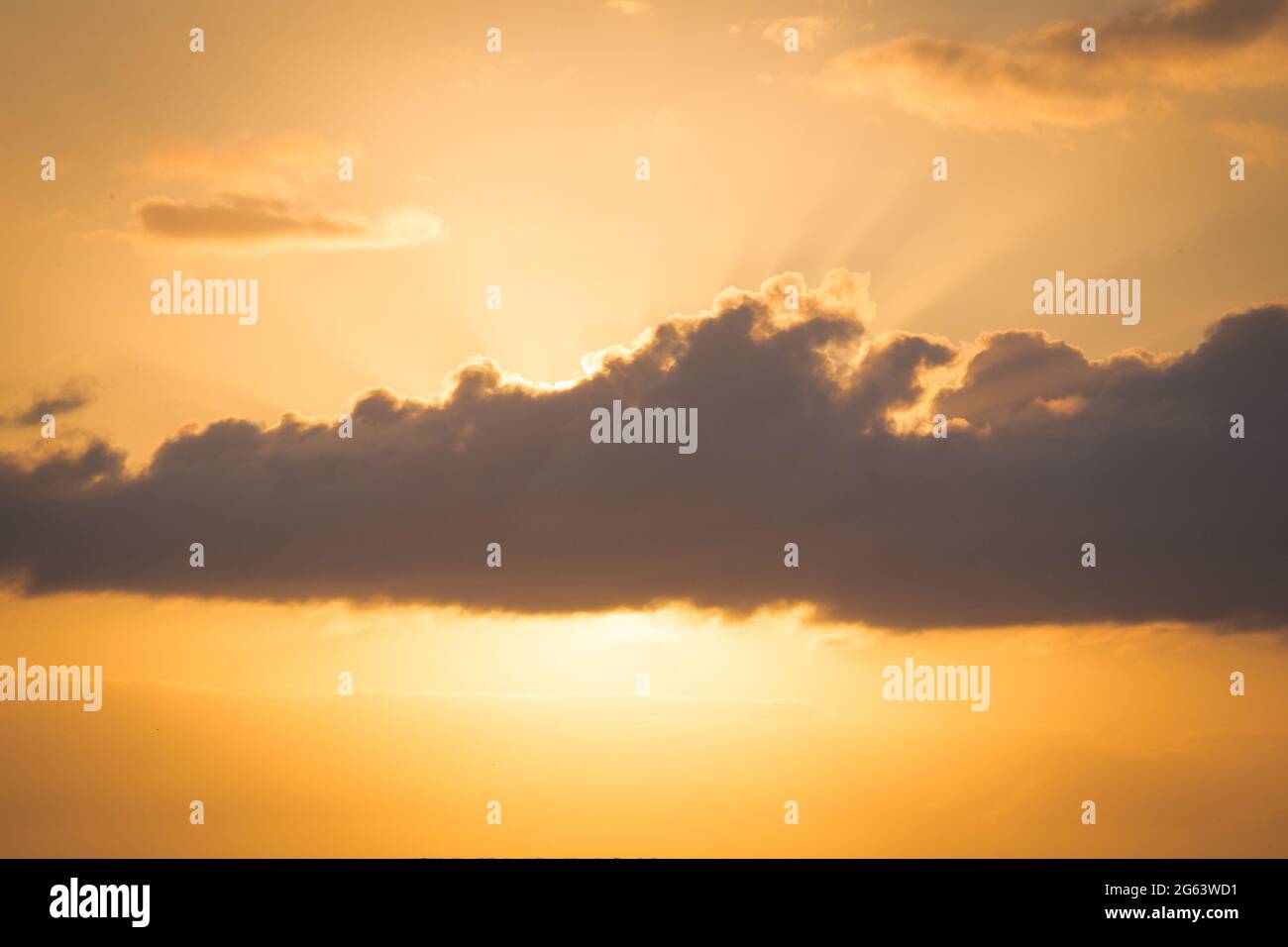 Dark cloud hiding sun hi-res stock photography and images - Alamy