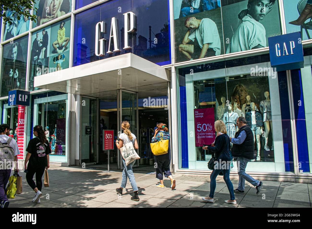 Gap flagship store hi-res stock photography and images - Alamy