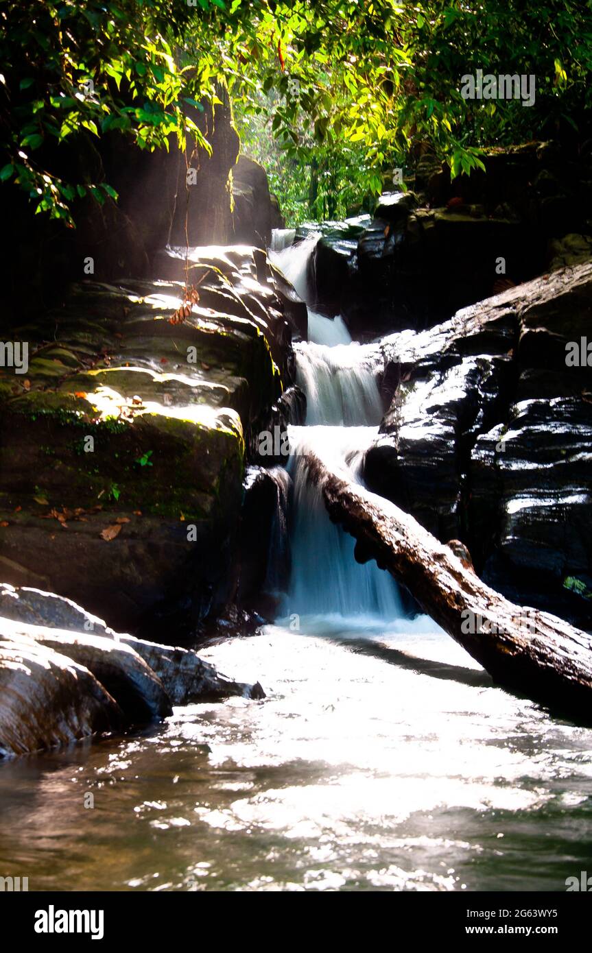 Waterfall srilanka hi-res stock photography and images - Alamy