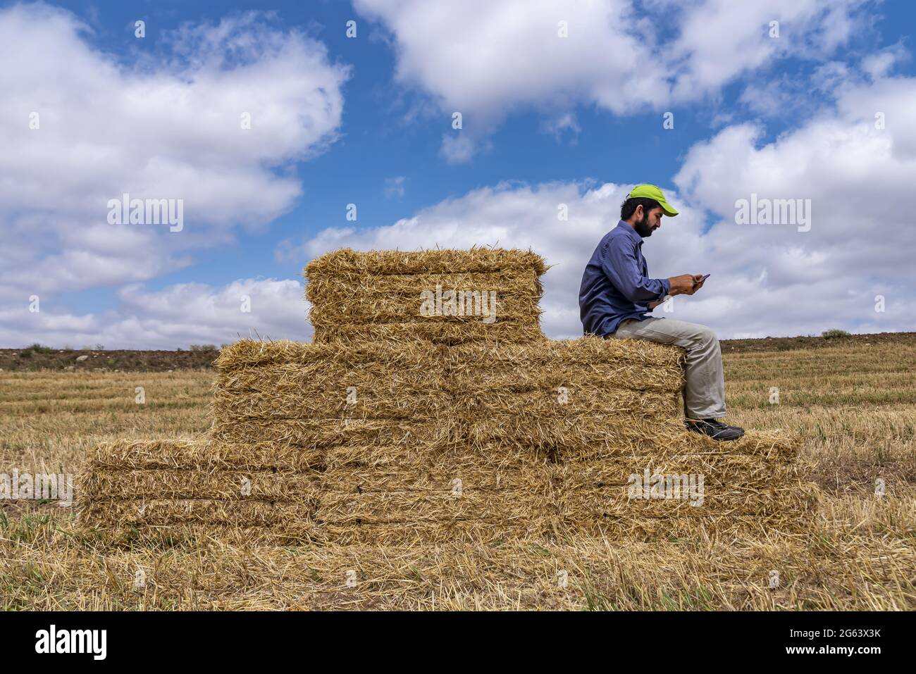 Farmer sitting on haystack hi-res stock photography and images - Alamy
