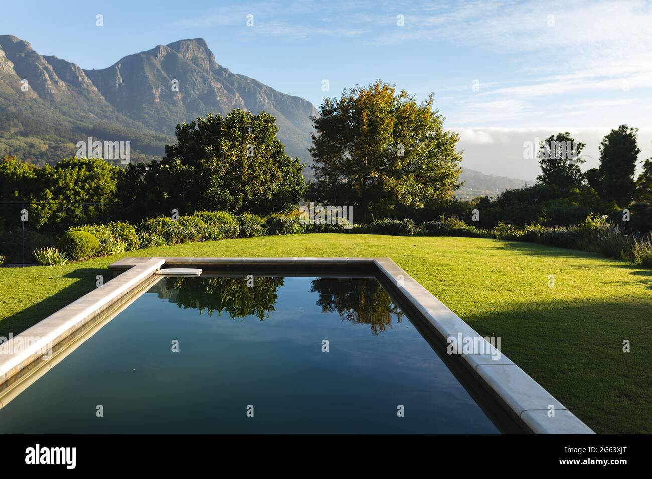 Pool in countryside hi-res stock photography and images - Alamy