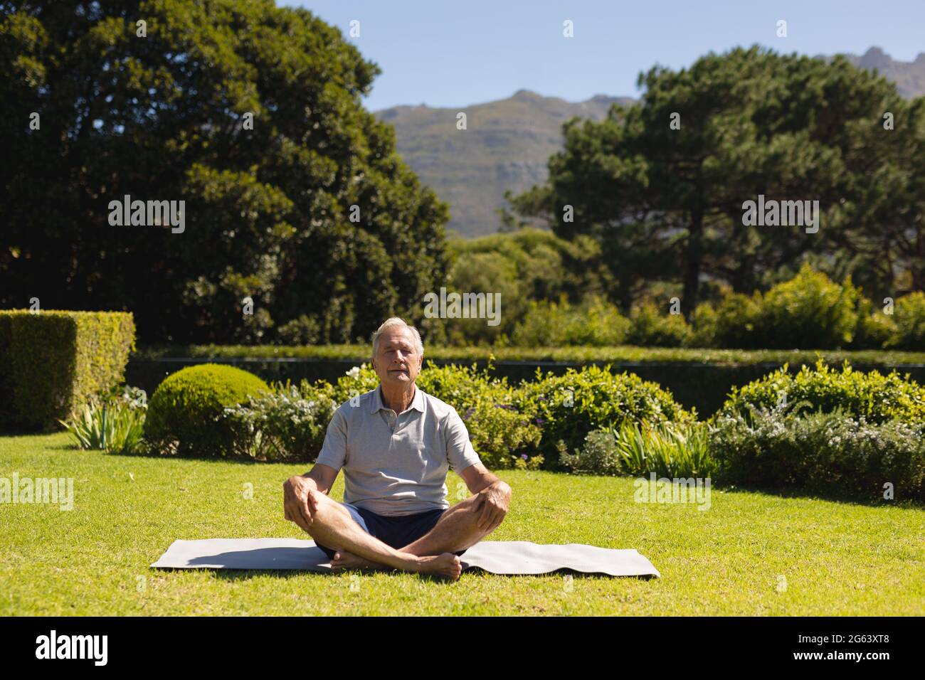 Man meditating nature hi-res stock photography and images - Alamy