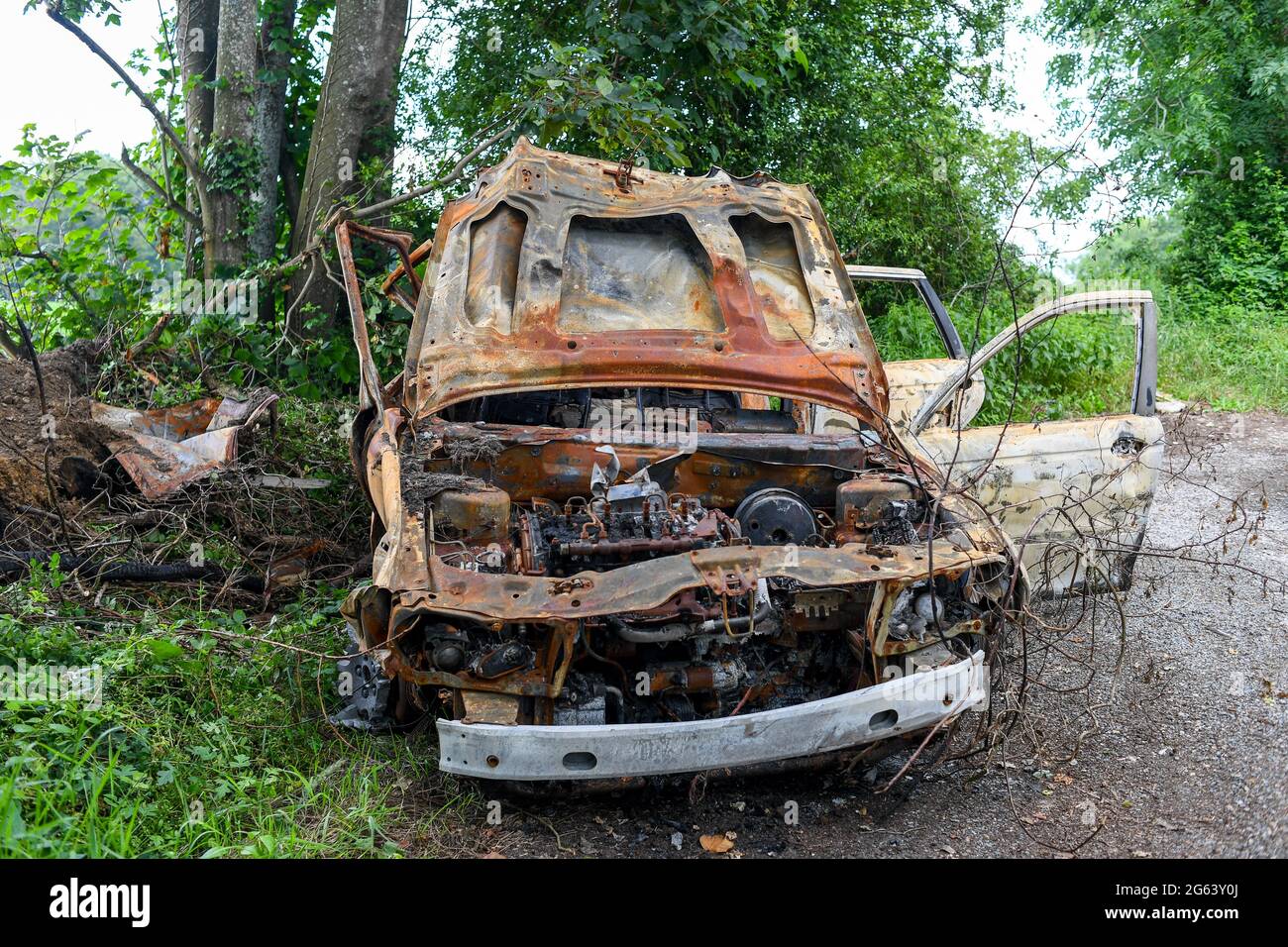 Car engine fire burnt out hi-res stock photography and images - Alamy