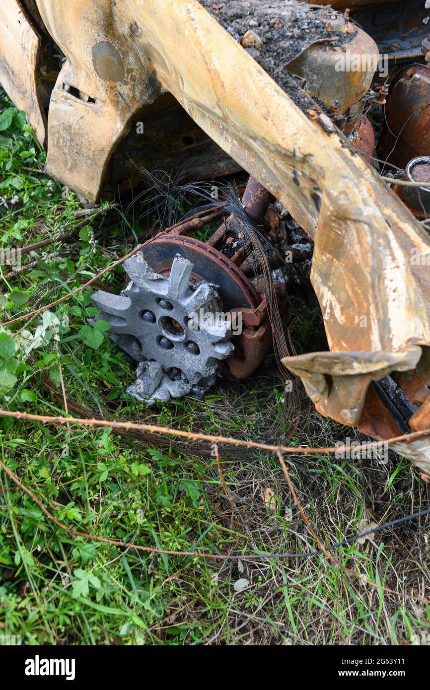 Car dumping hi-res stock photography and images - Alamy