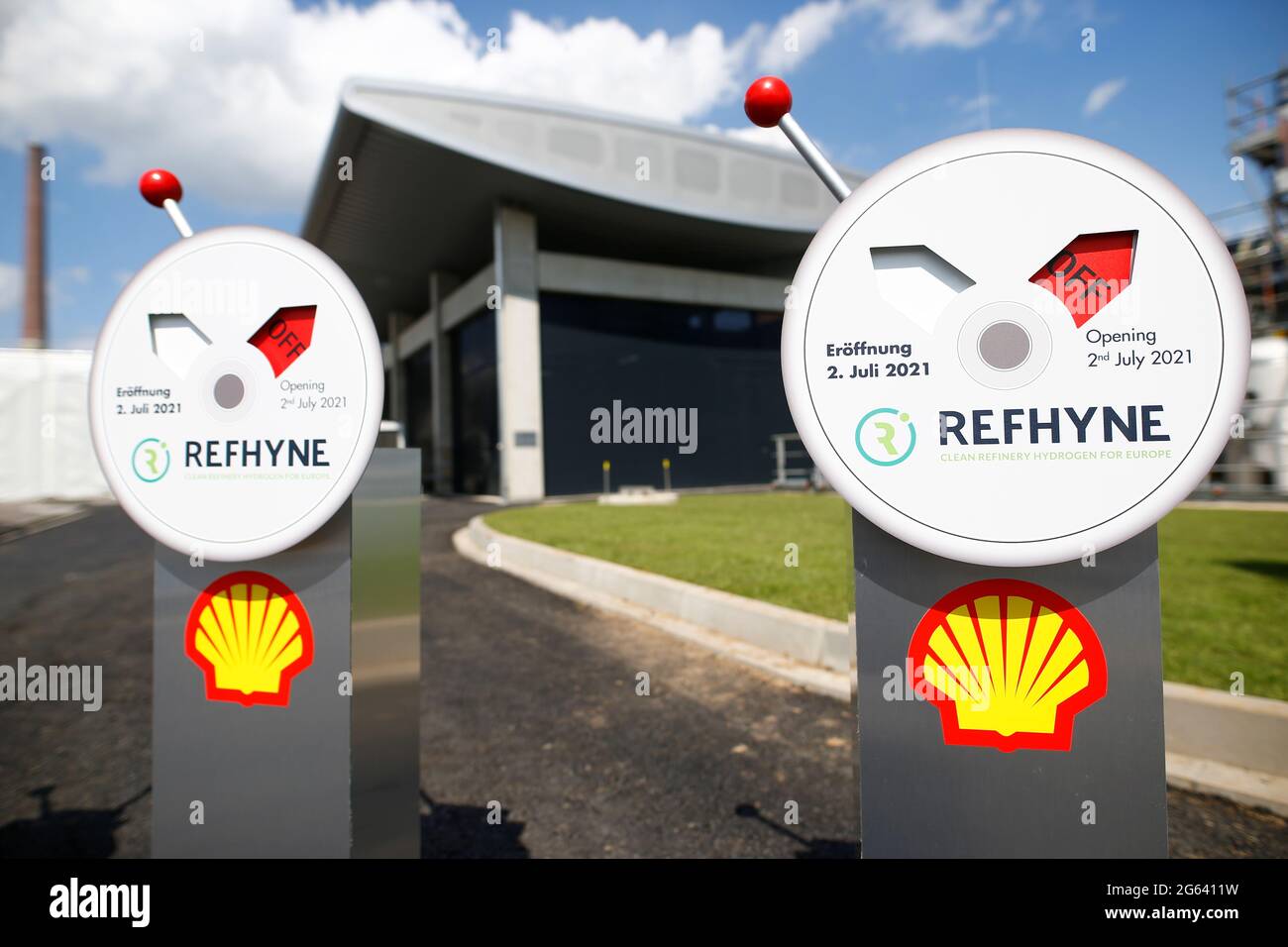 Shell rhineland refinery hi-res stock photography and images - Alamy