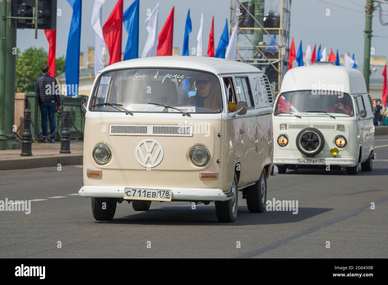 Vw t2 hi-res stock photography and images - Alamy