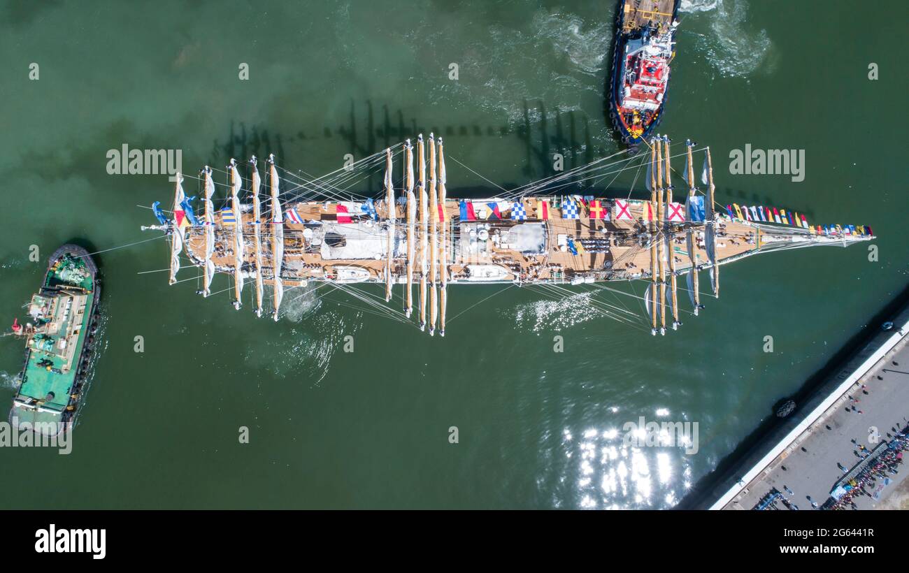 Aerial plan of freedom frigate arriving in port. Buenos Aires ...