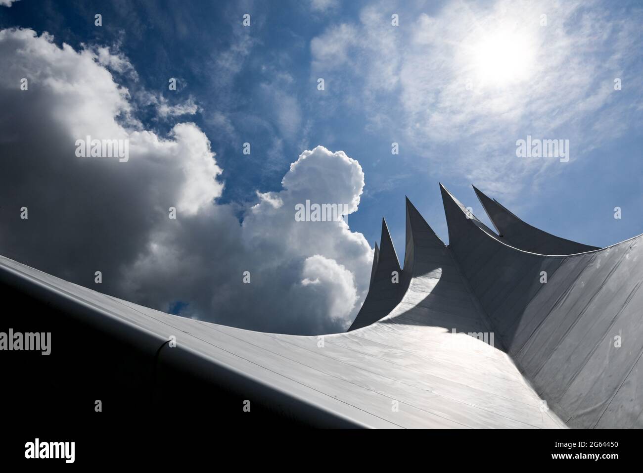 Roof construction tempodrom hi-res stock photography and images - Alamy