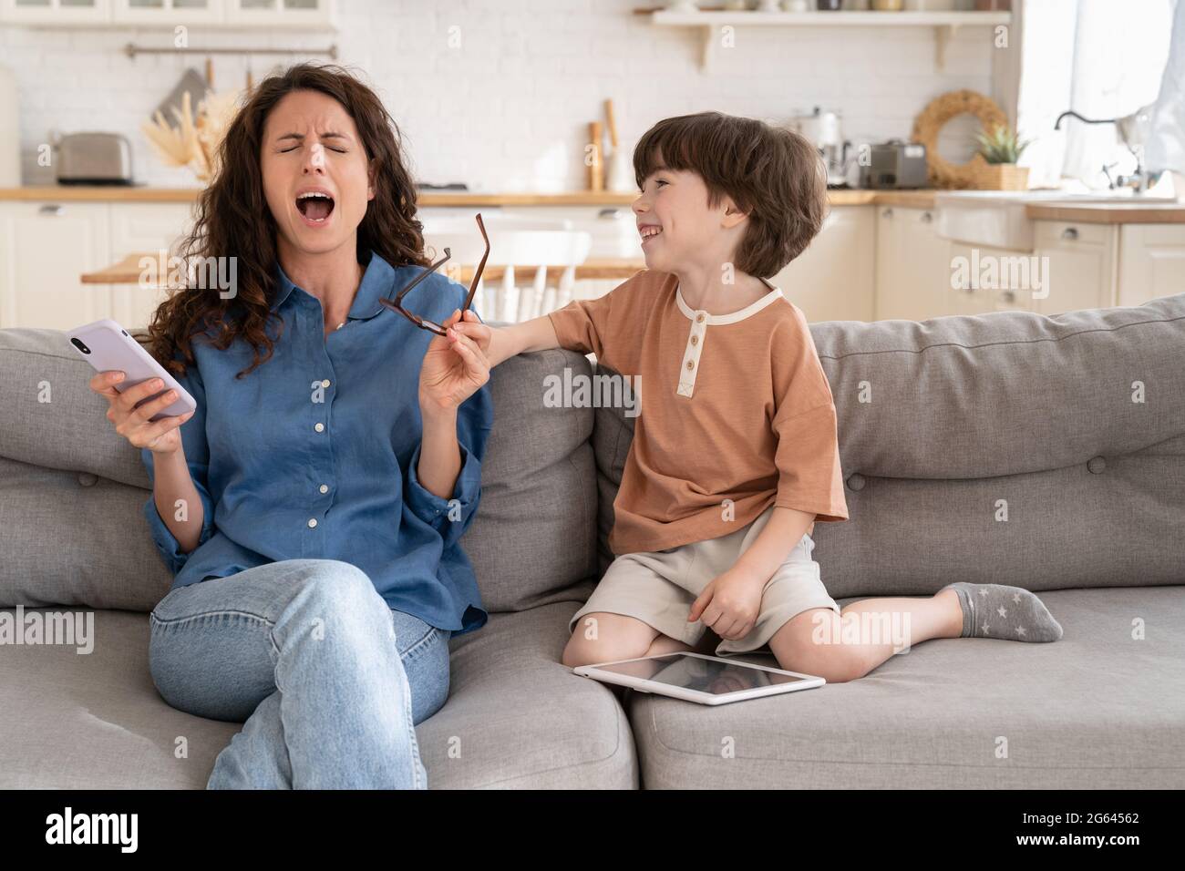 Mom phone yelling hi-res stock photography and images - Alamy
