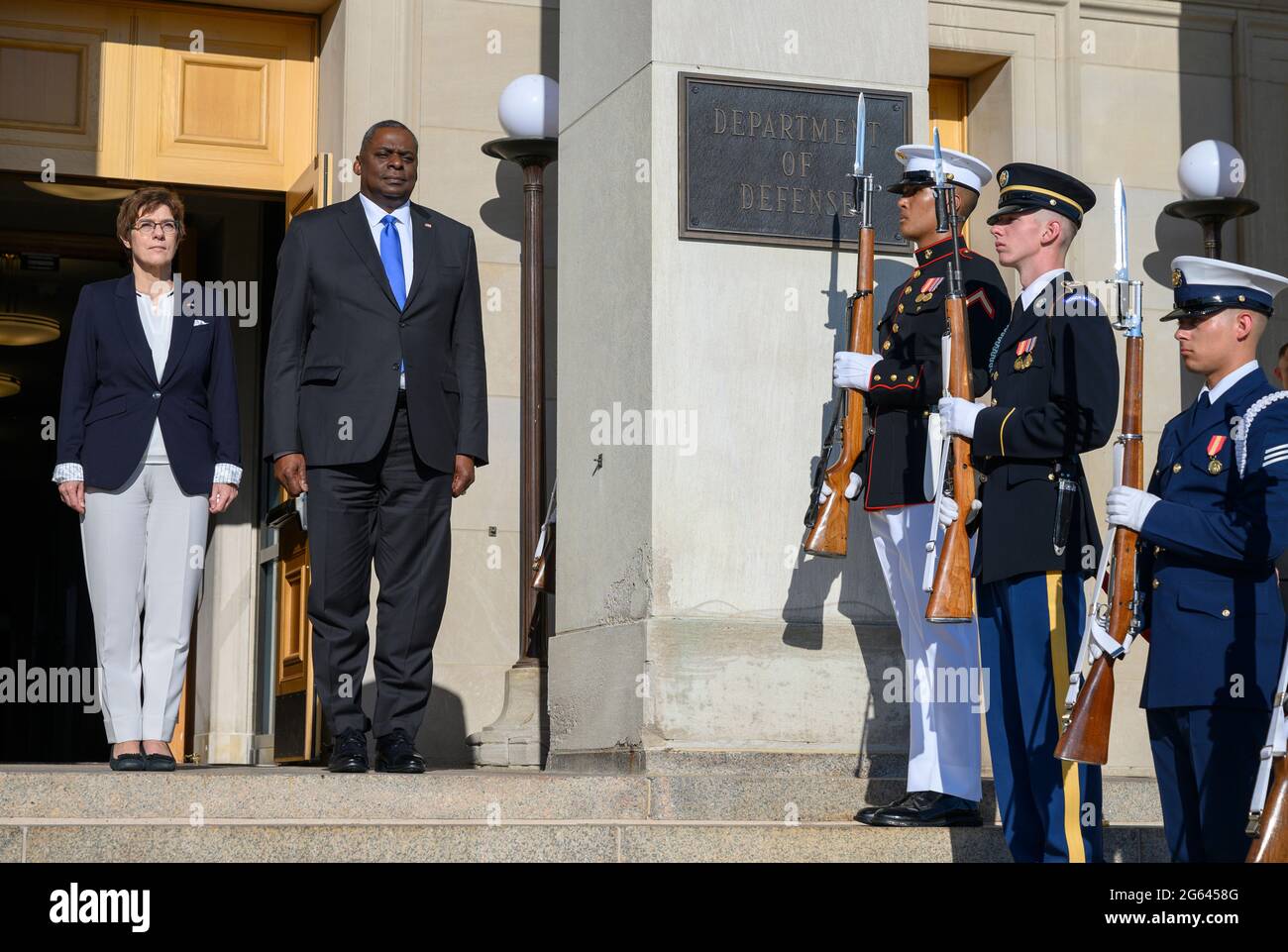 Military welcoming ceremonies hi-res stock photography and images - Alamy