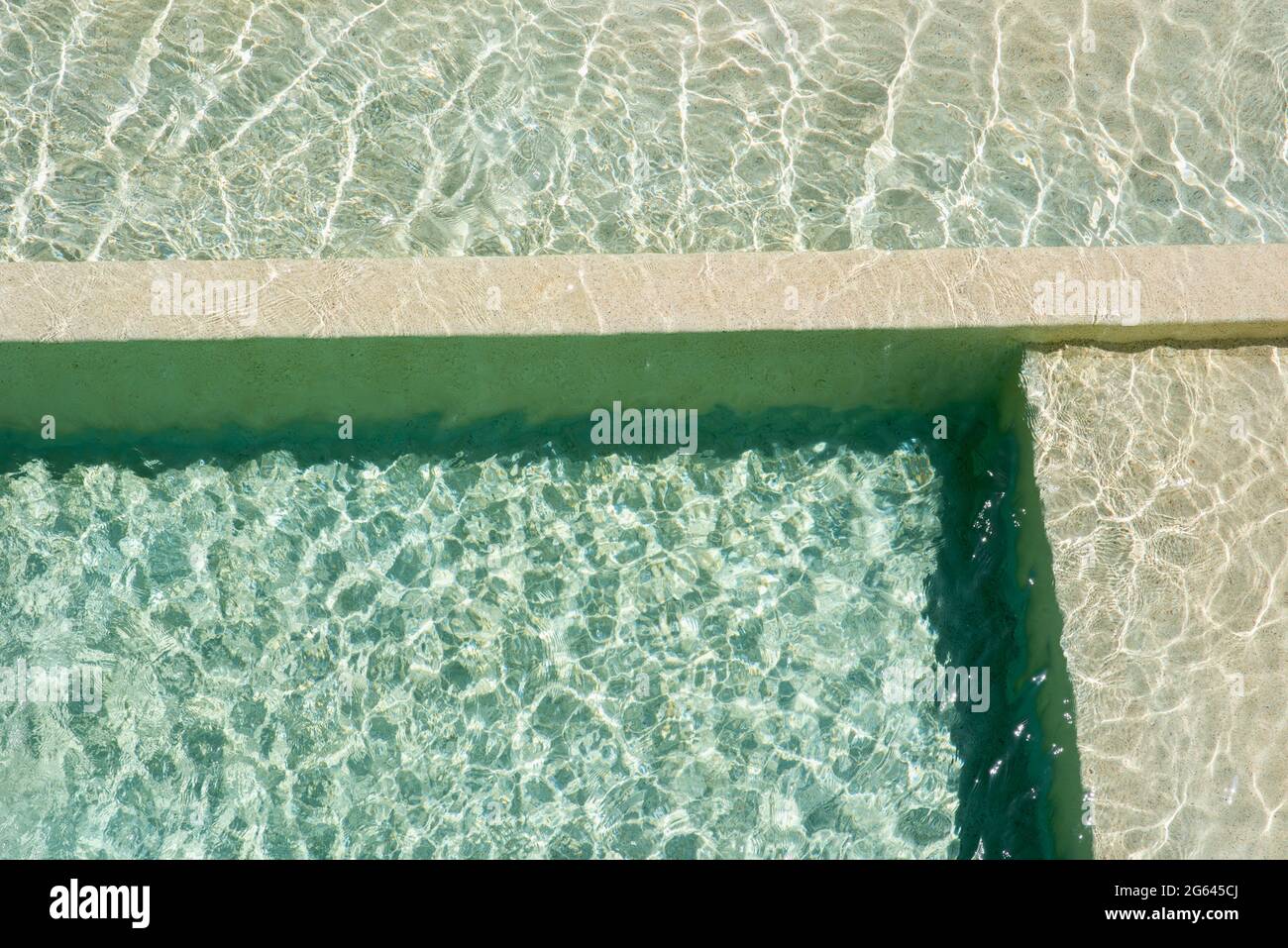 Vertical swimming pool water background hi-res stock photography and ...