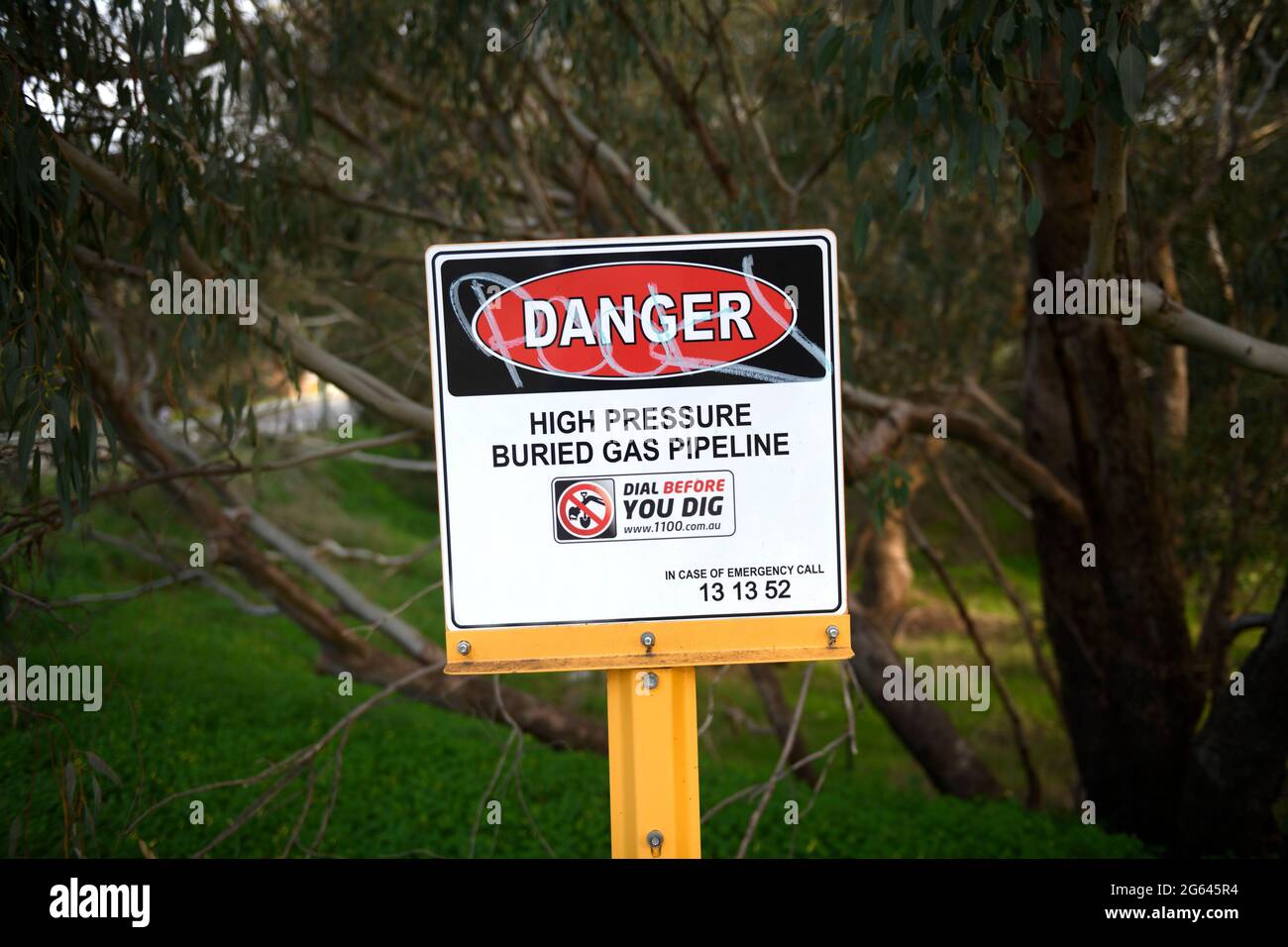 Gas pipeline warning sign hi-res stock photography and images - Alamy