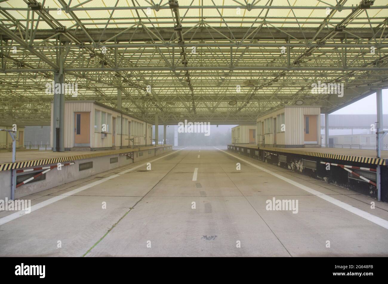 Border crossing controls hi-res stock photography and images - Alamy