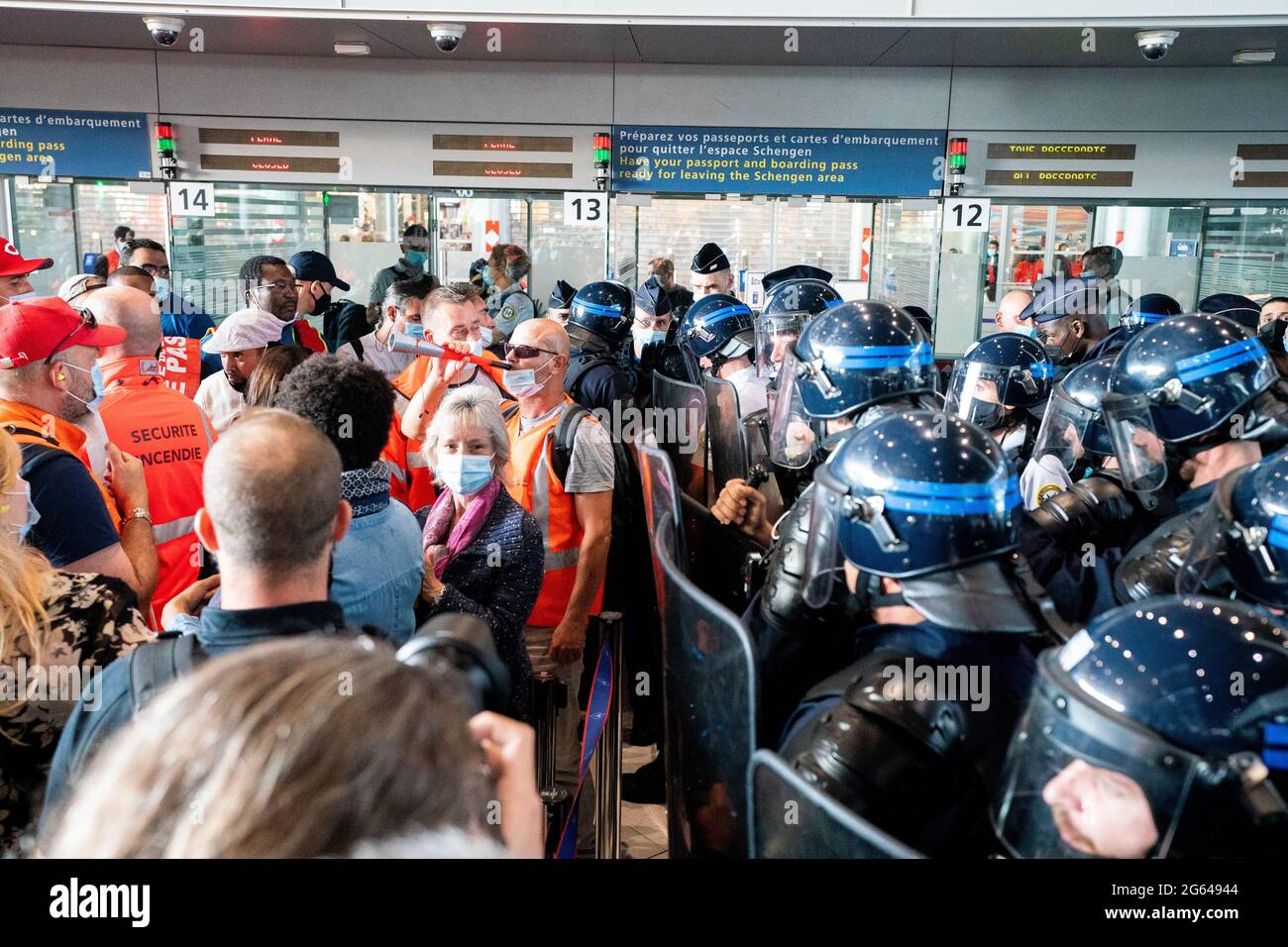 Charles De Gaulle Paris airport workers block terminal to protest for ...