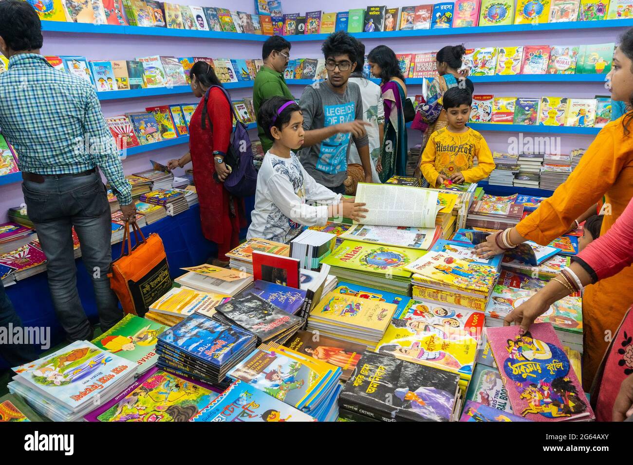 India girl books hi-res stock photography and images - Alamy