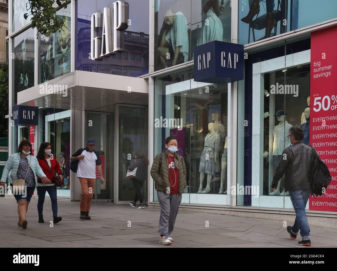 Gap flagship oxford street hi-res stock photography and images - Alamy