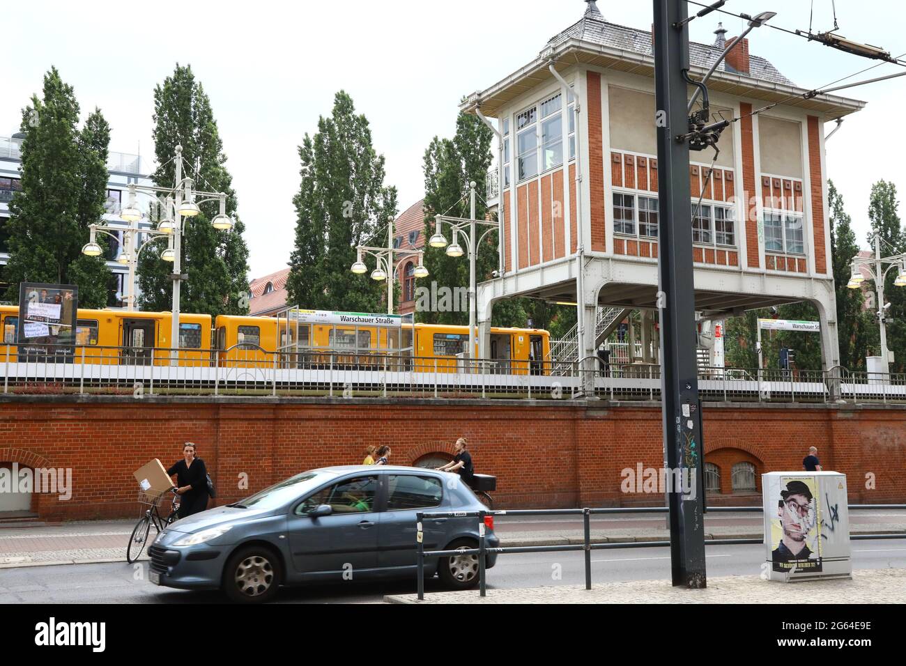 Bahnhof warschauer strasse hi-res stock photography and images - Alamy