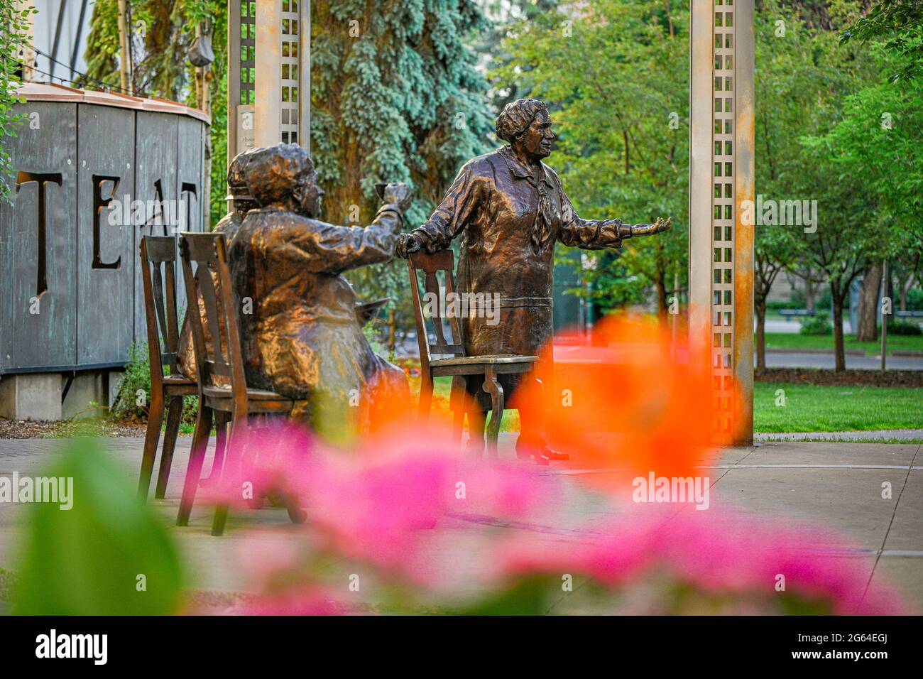 Famous Five statue aka "Women are Persons" monument by Barbara Paterson ...