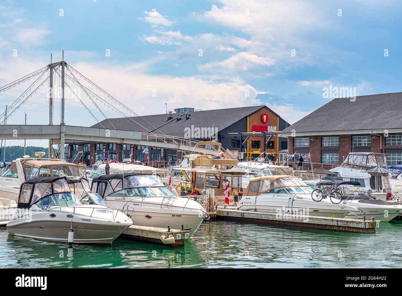 Yachts in the waterfront marina in Toronto, Canada Stock Photo - Alamy