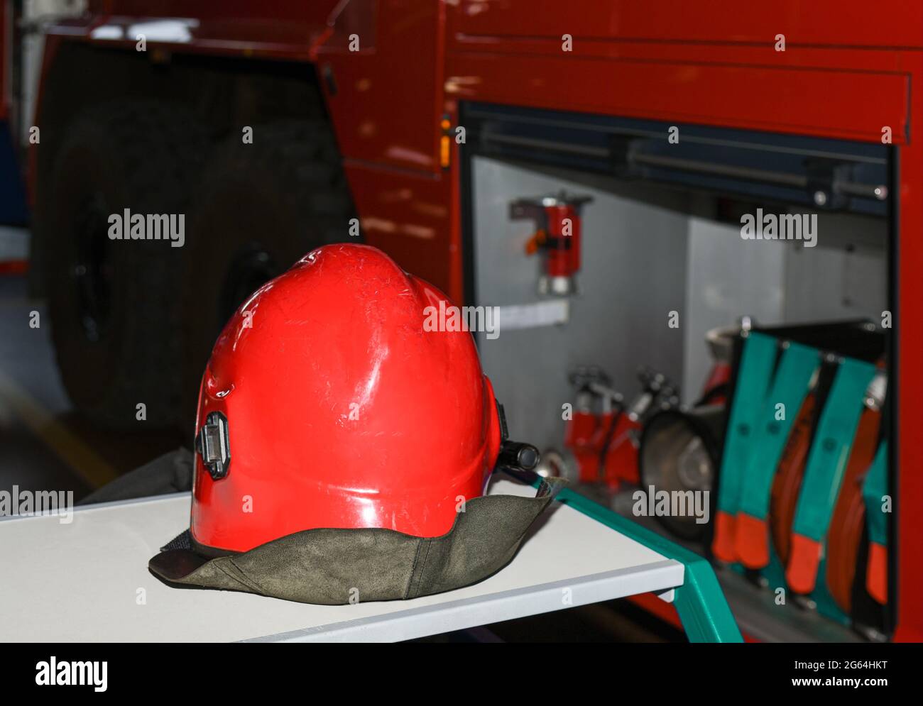 Red fireman helmet hi-res stock photography and images - Alamy