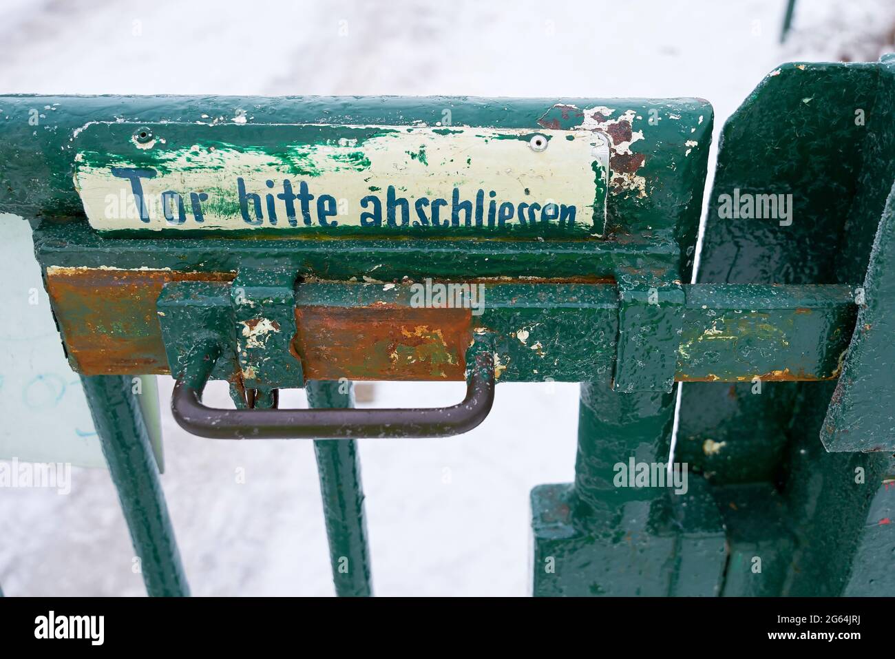 Gate on a garden path in Germany with the inscription Gate please lock ...
